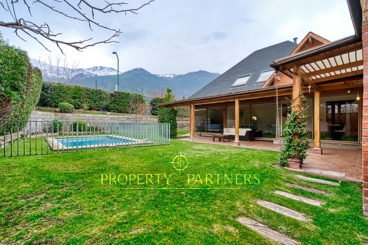 Venta de Hermosa casa en el mejor sector de Peñalolén en Las Pircas ...