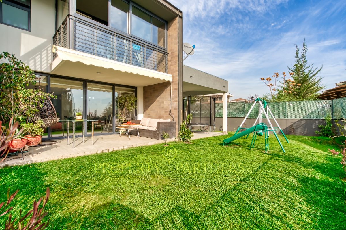 VENTA TOWNHOUSE CON PATIO PRIVADO Y QUINCHO EN ALVARO CASANOVA ...